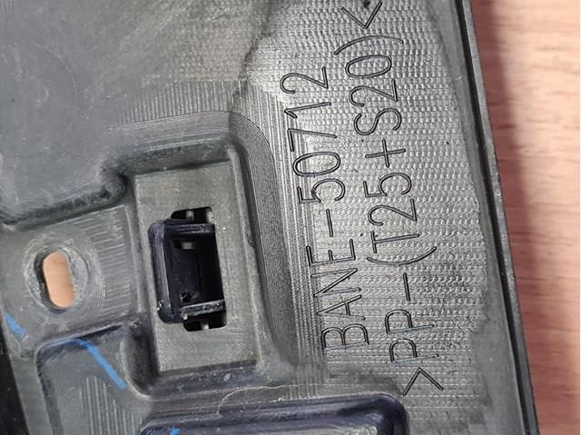 BANE50712D Mazda решетка радиатора
