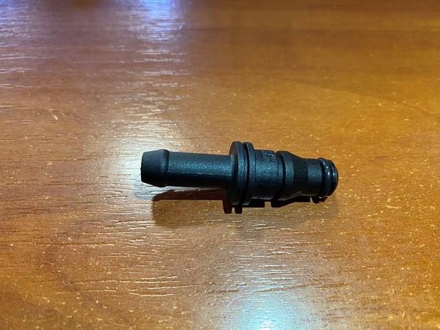 A2125013725 Mercedes вентиляционная трубка расширительного бачка