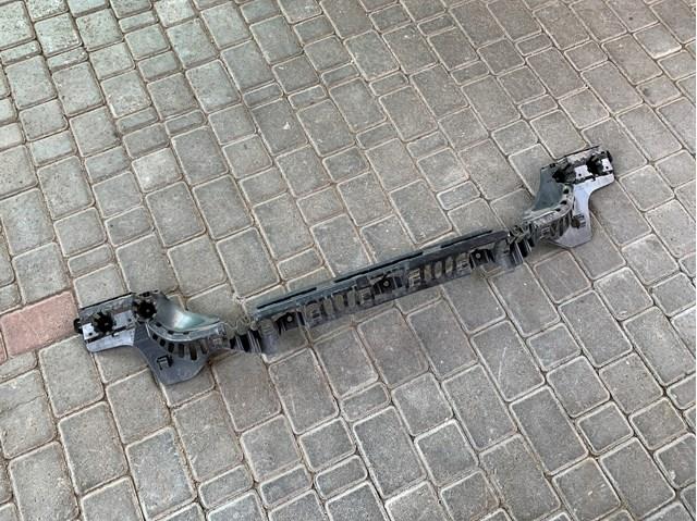 51127256922 BMW направляющая заднего бампера