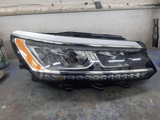 561941036B VAG фара правая