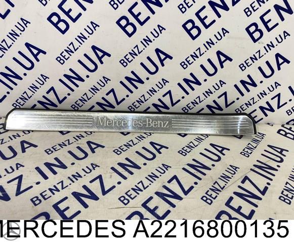 A2216800135 Mercedes накладка дверного порога внутренняя передняя левая