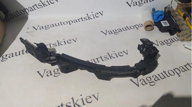 5K0807572J VAG кронштейн суппорта радиатора верхний