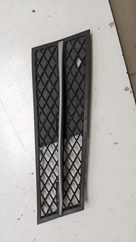 51117200700 BMW решетка бампера переднего правая