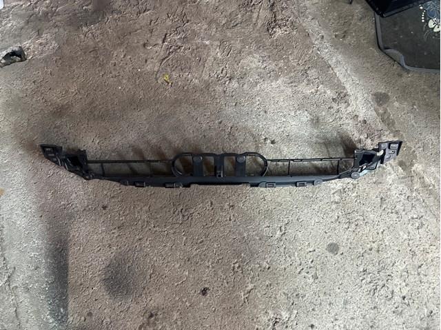 8V3853949 VAG кронштейн решетки радиатора