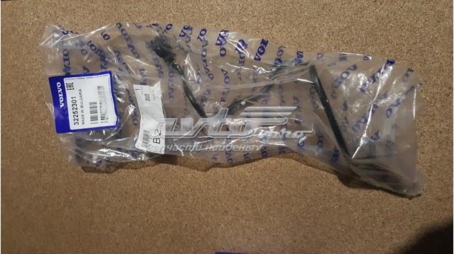 32252301 Volvo шланг системы охлаждения