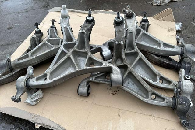 68282728AA Chrysler рычаг передней подвески нижний правый