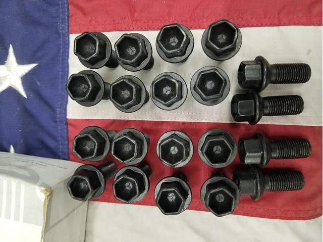 A0009904907 Mercedes колесный болт