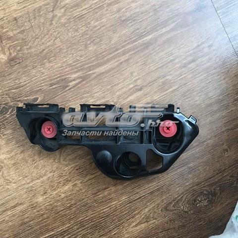 52535-06210 Toyota правое крепление переднего бампера