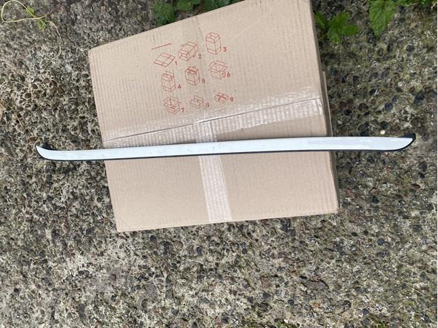 51317250403 BMW молдинг лобового стекла левый