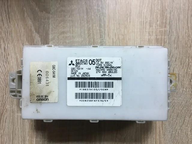 8637A105 Mitsubishi блок предохранителей