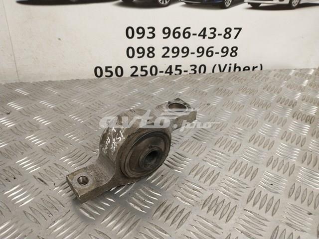 4807530030 Toyota Сайлентблок переднего нижнего рычага