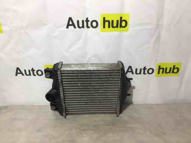 LR036432 Land Rover радиатор интеркуллера