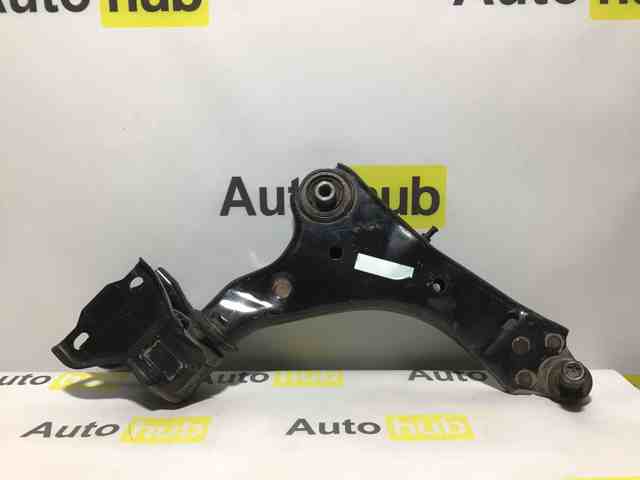 LR086107 Land Rover рычаг передней подвески нижний правый