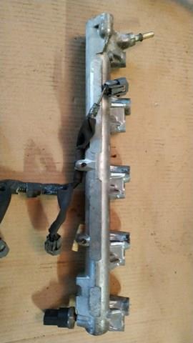 L3K913150E Mazda распределитель топлива (рампа)