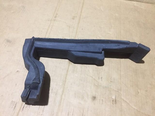 8R0823732A VAG уплотнитель крыла капот-крыло прав audi q5 09-17