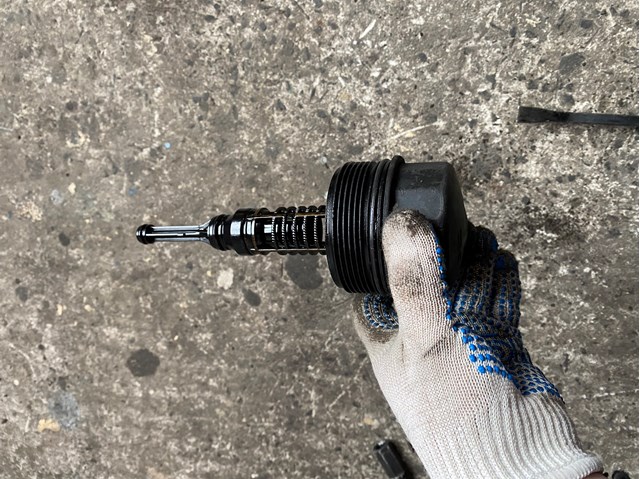 A6111800010 Mercedes крышка масляного фильтра