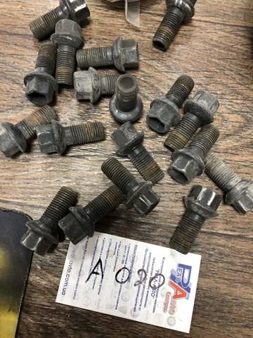 A0009908307 Mercedes колесный болт