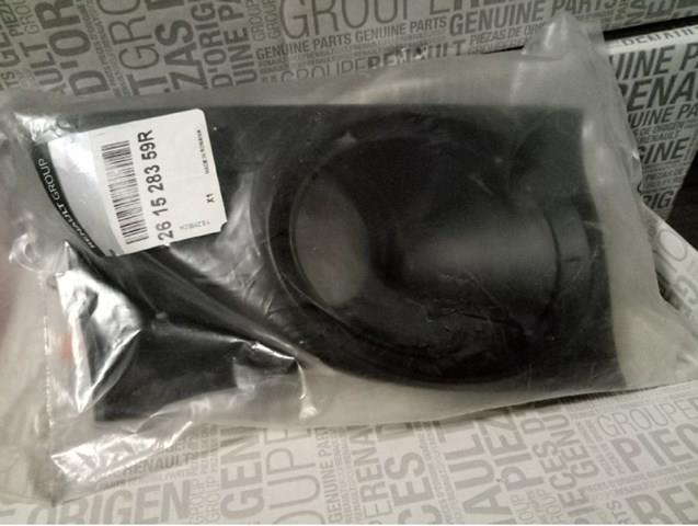 261528359R Renault (RVI) заглушка (решетка противотуманных фар бампера