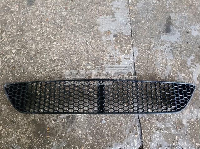 2218852322 Mercedes решетка бампера переднего центральная