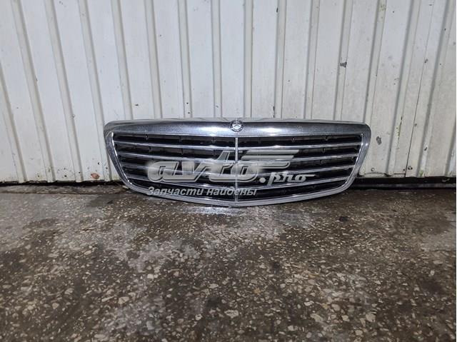 22188004839040 Mercedes решетка радиатора