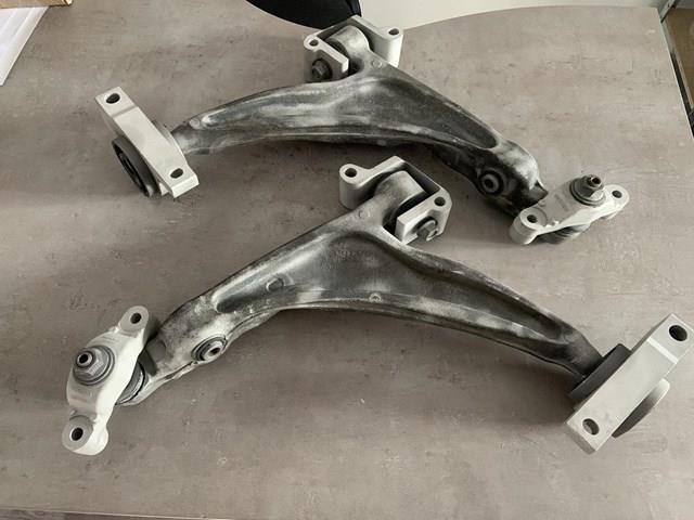 31360644 Volvo рычаг передней подвески нижний левый