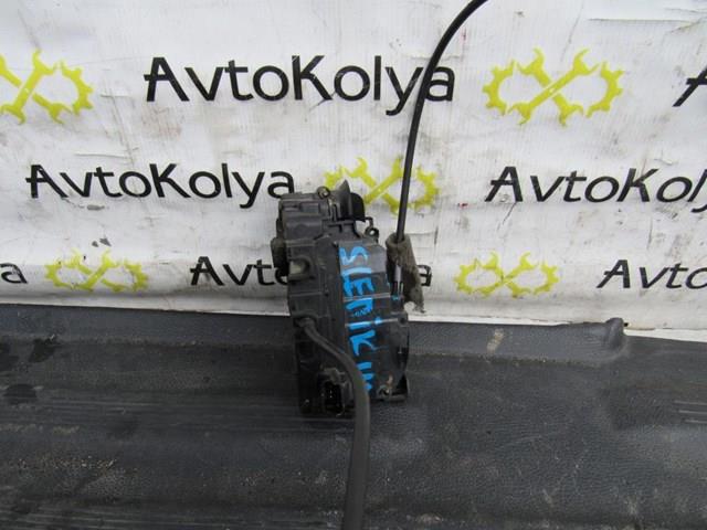 805030006R Renault (RVI) замок водительской двери