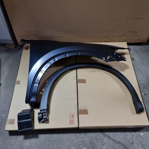KB7W52111 Mazda крыло переднее правое