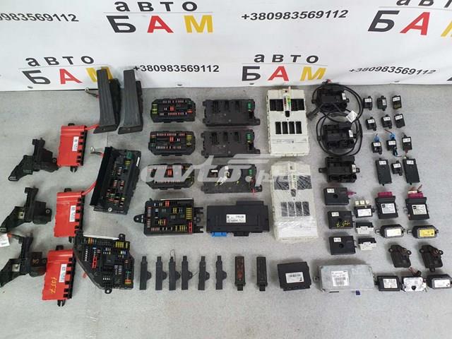 61149356159 BMW распределитель вывода внеш. ист. питания