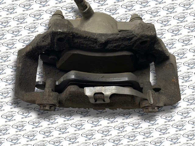 Суппорт тормозной, передний, правый на Mercedes C (W204)