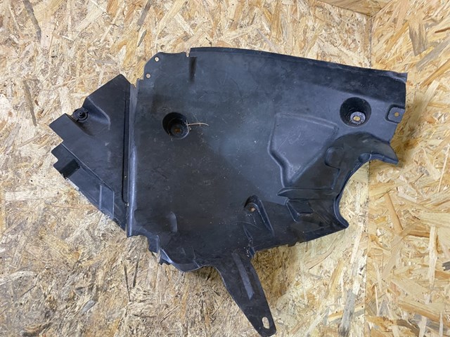 A2046905030 Mercedes подкрылок передний правый (задняя часть)