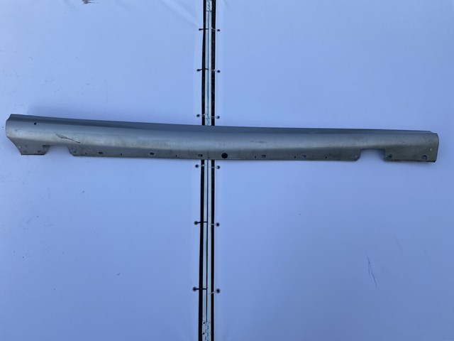 Купить накладка (молдинг порога наружная правая) на Mercedes E (W211)