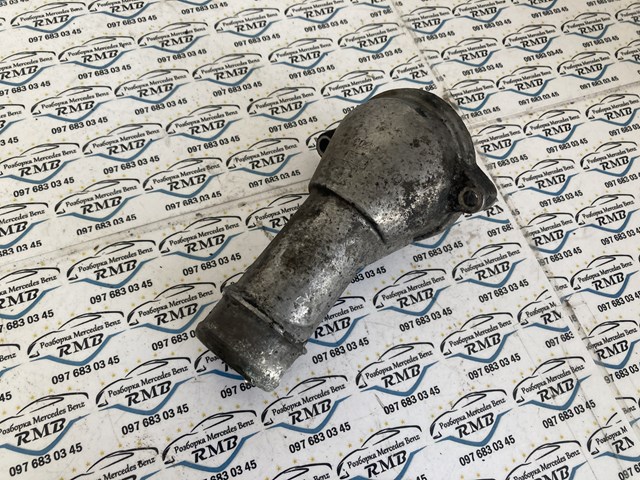 Корпус термостата на Mercedes E (S210)