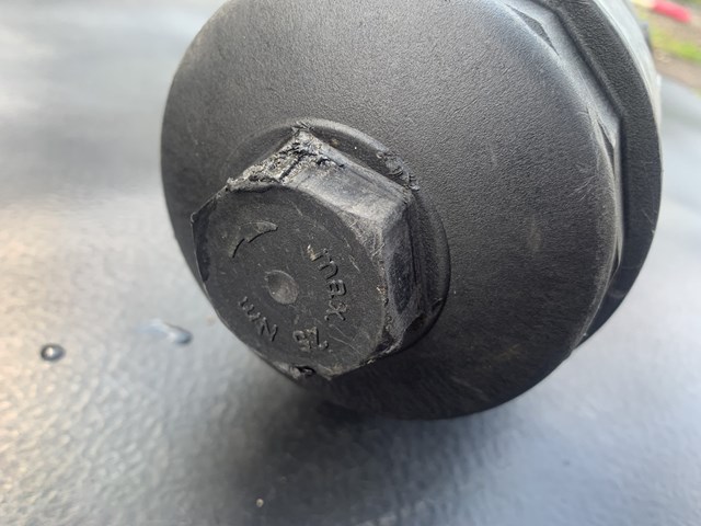 Корпус масляного фильтра на Mercedes C (S202)