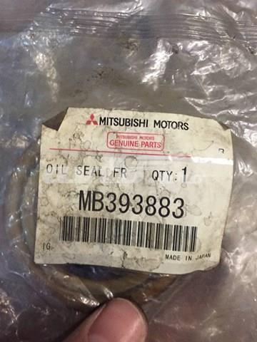 MB393883 Mitsubishi сальник полуоси переднего моста