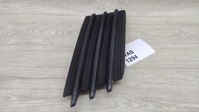 5256778010 Toyota Решетка бампера заднего