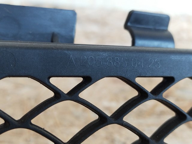 A2058850423 Mercedes решетка бампера переднего центральная