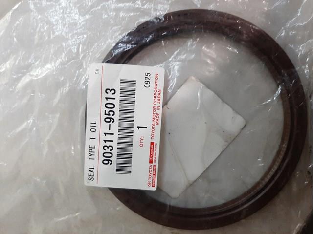 Сальник коленвала двигателя задний на Toyota Land Cruiser J200 ...