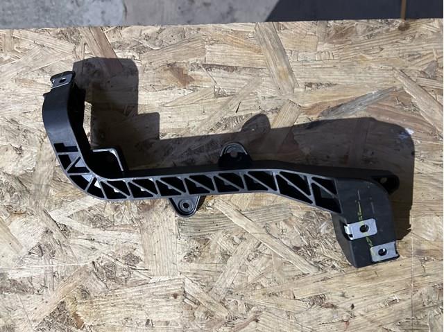 A1666263631 Mercedes кронштейн бампера переднего левый