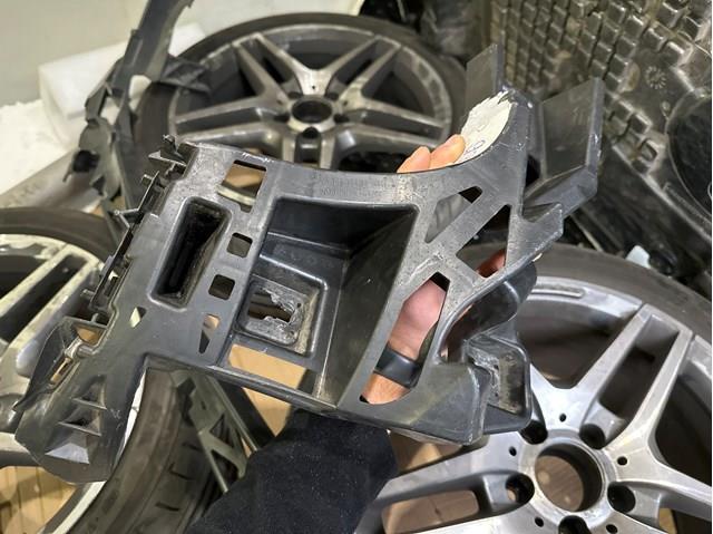 A1668850265 Mercedes кронштейн