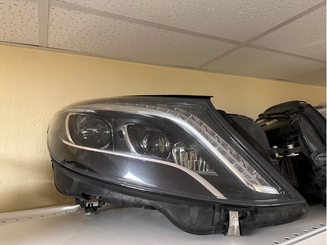 2229061804 Mercedes фара правая