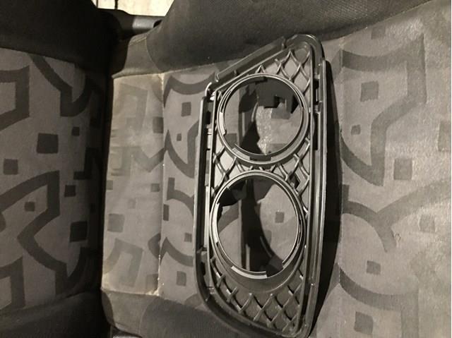 2218851622 Mercedes права решотка