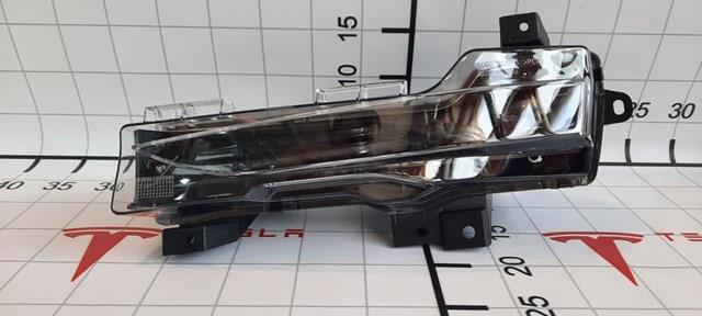 1077391-00-F Tesla Motors левая противотуманная фара
