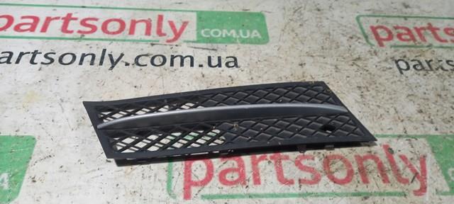 51117200700 BMW решетка бампера переднего правая