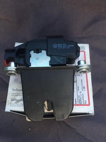 6RU827505B VAG замок крышки багажника (двери 3/5-й задней)