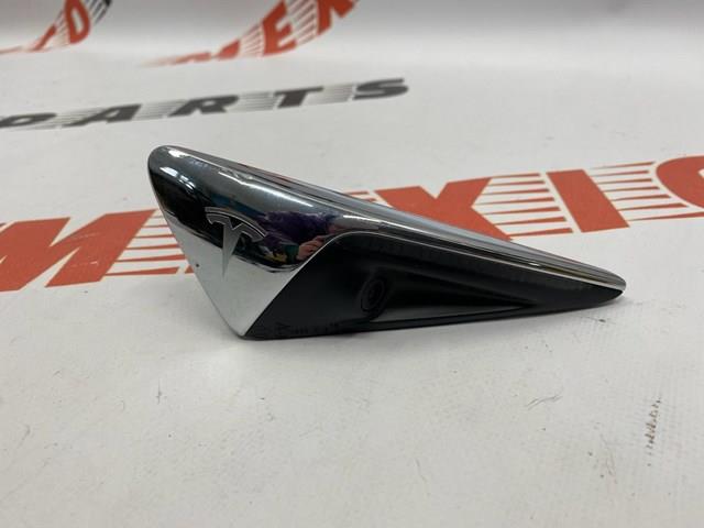 149586420C Tesla повторитель поворота левый model 3