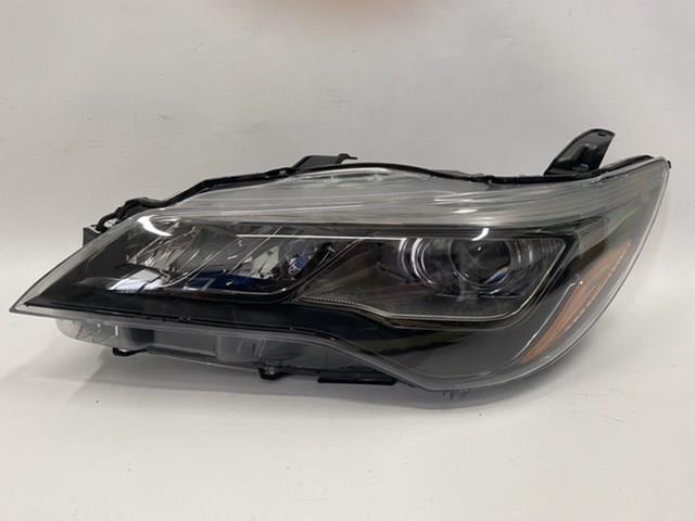 8115006C80 Toyota фара левая (black se usa 2015-17)