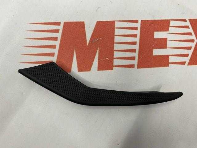 8148202840 Toyota накладка противотуманки le левая 2020