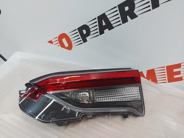 815800R060 Toyota фонарь внутренний правый 2019
