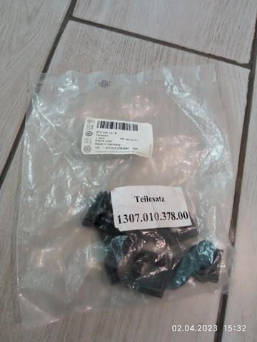 8T0998121B VAG клипса крепления фары