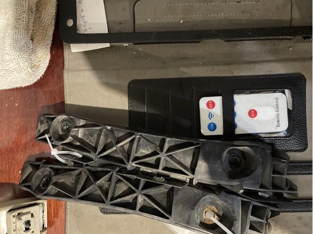 5256253010 Toyota направляющая заднего бампера правая